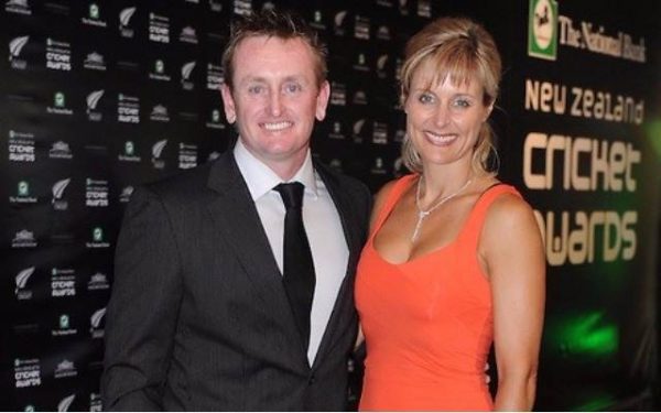 Scott Styris' wife tries to troll him, fails miserably
